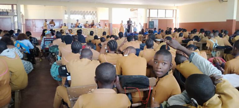 Examens officiels au Cameroun : 47 enseignants et 208 candidats ...